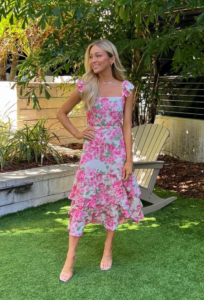 35 Best Easter Outfit Ideas for Women & Styling Tips
