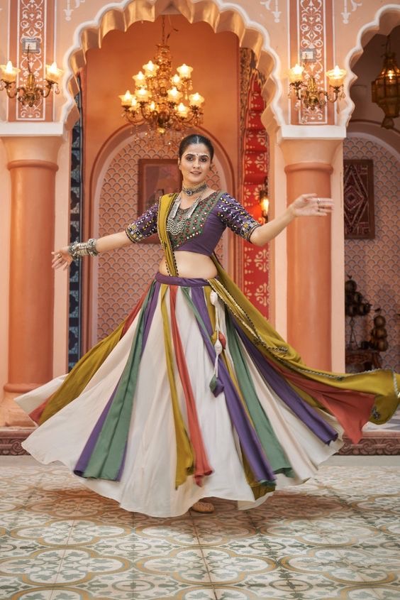 16 Chic Navratri Outfit Ideas For Women