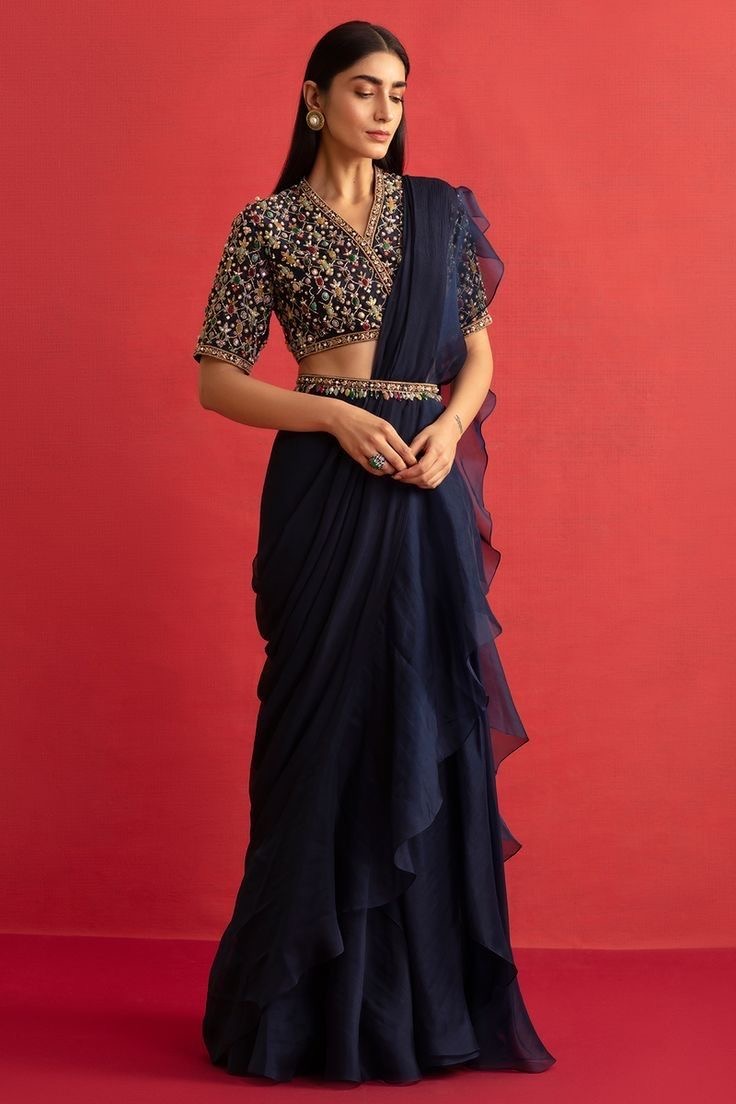 16 Ideas on How to Wear Sarees with Crop Tops This Year