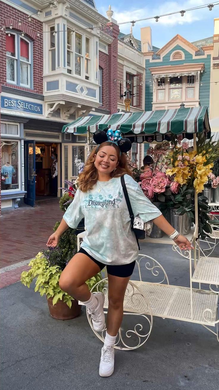 20 Best Amusement Park Outfits For Women To Wear This Year – Outfit Trends
