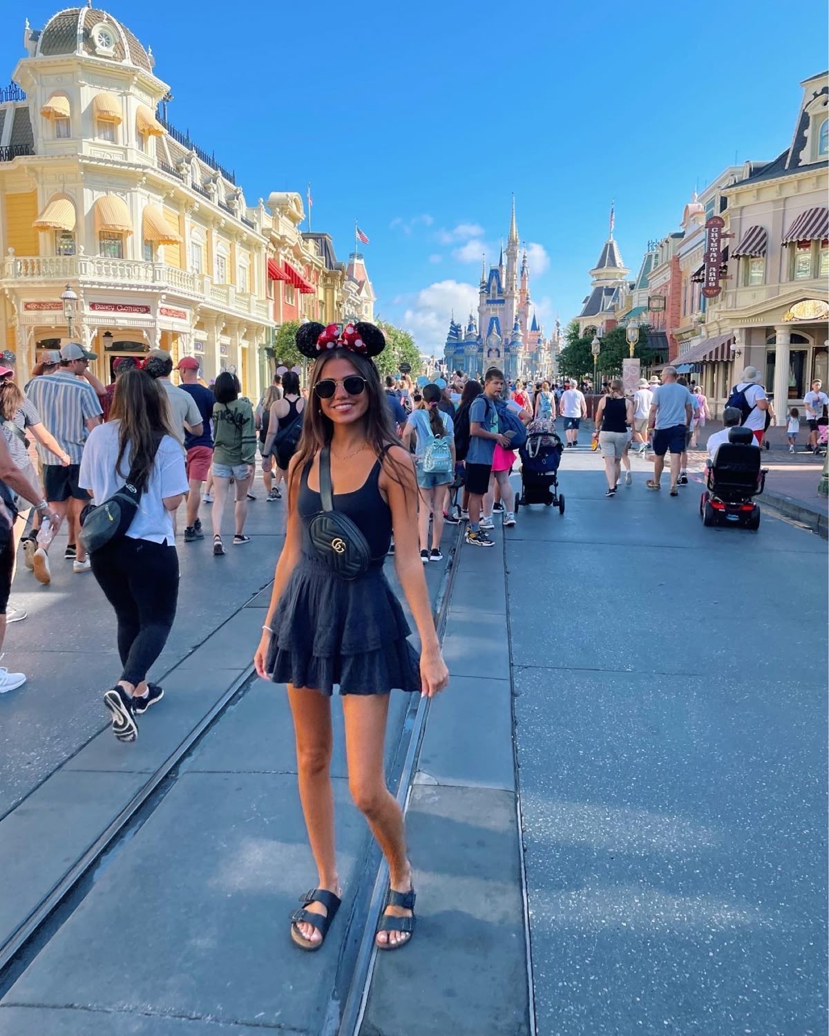 20 Best Amusement Park Outfits For Women To Wear This Year
