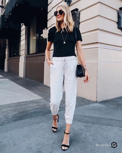 30 Trending Outfits To Wear In October Month