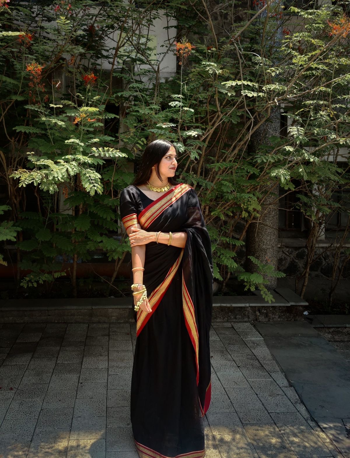 How to Style Black Saree ? 18 Fashion Tips