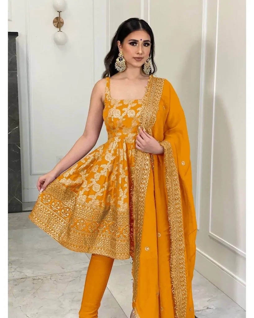 17 Beautiful Dussehra Outfits for Girls to Wear This Dussehra